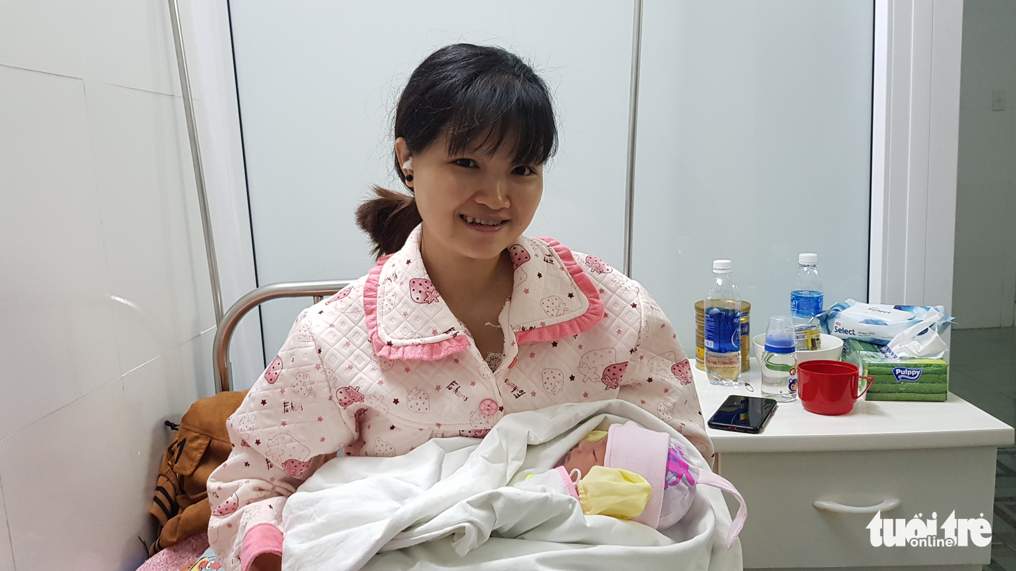 An all-male crew on a train helped a passenger give birth thanks to ...