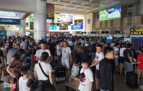 Airport runway repairs cause severe backlog - Vietnam Insider