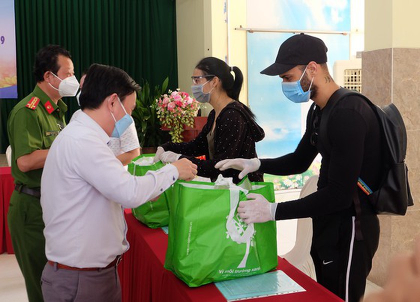 Thu Duc City support foreign workers goods and cash - Vietnam Insider