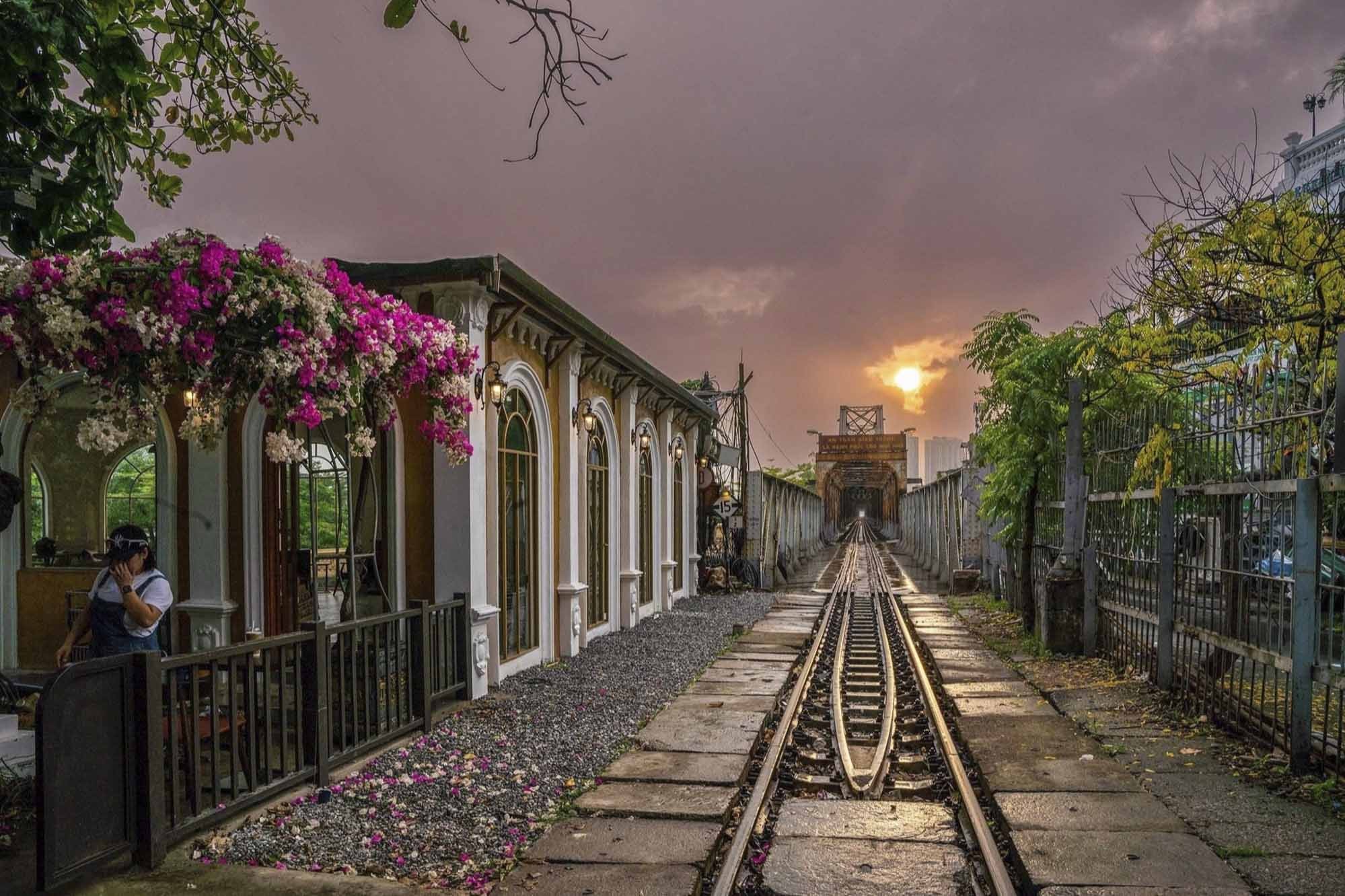 Unique waiting room to watch the train at Long Bien station
